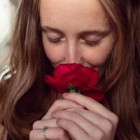 Laura S. Kunze: Lebenslauf, Bücher und Rezensionen bei LovelyBooks