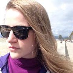 Kris Stone: Lebenslauf, Bücher und Rezensionen bei LovelyBooks