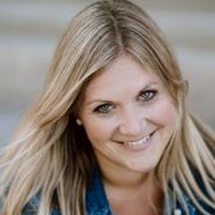 Lilly Lucas: Lebenslauf, Bücher und Rezensionen bei LovelyBooks